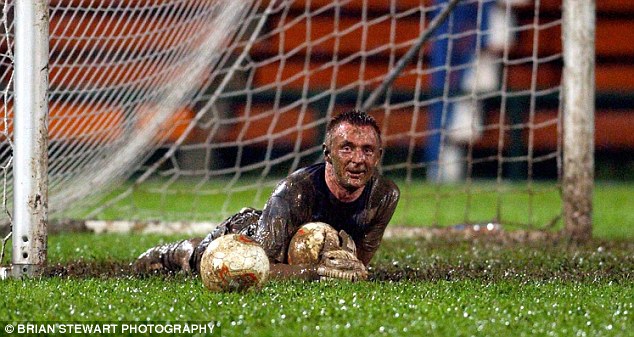 Happy Birthday Rab Douglas – The Scotland Epistles Football Magazine